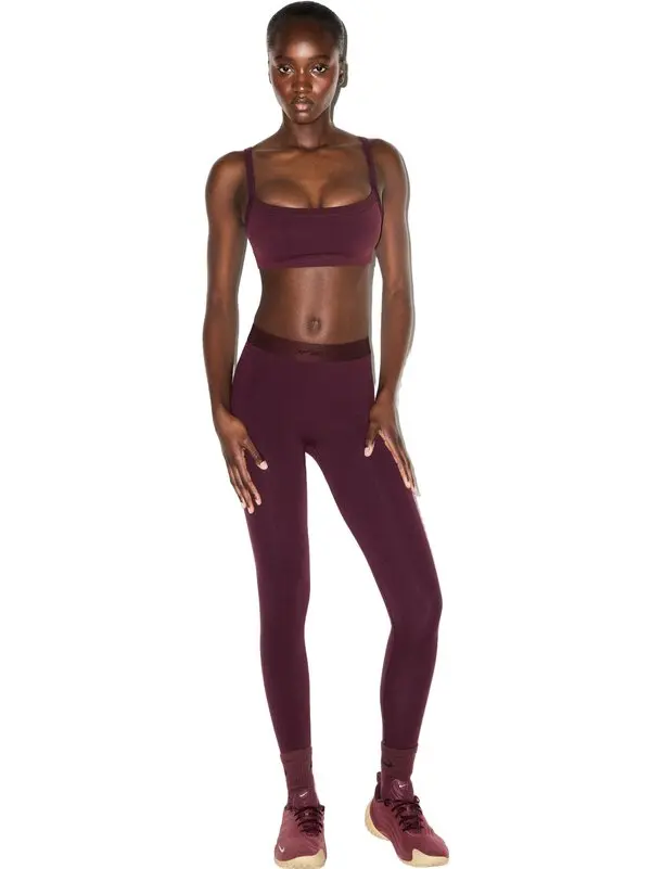 SKIMS Cami Top Bra | Black | | Nike Vintage Seamless - Currant