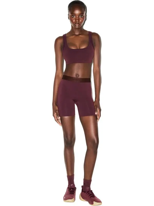 SKIMS Scoop Neck Bra | Black | | Nike Vintage Seamless - Currant