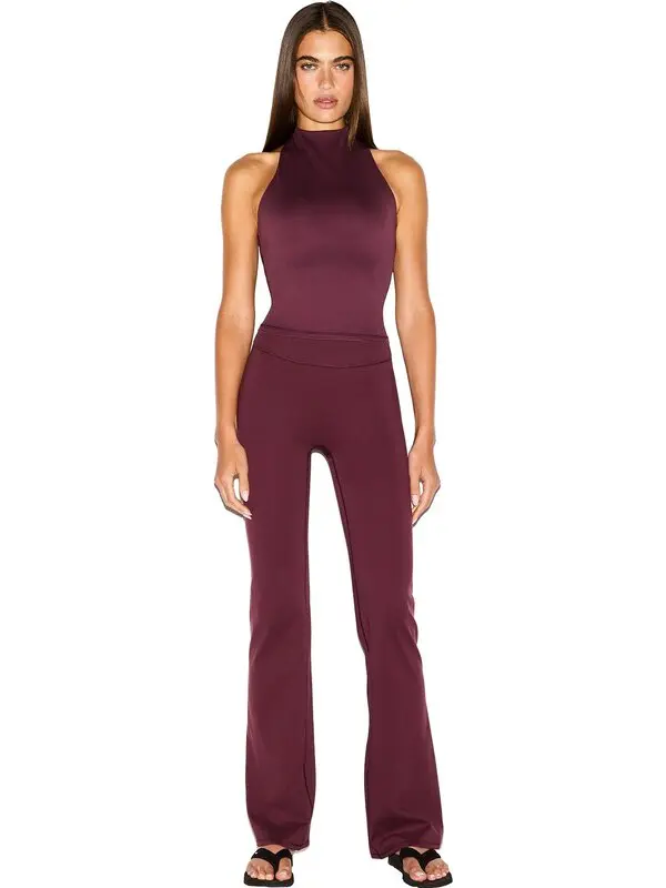 SKIMS Slim Flare Legging | Black | | Nike Matte - Currant