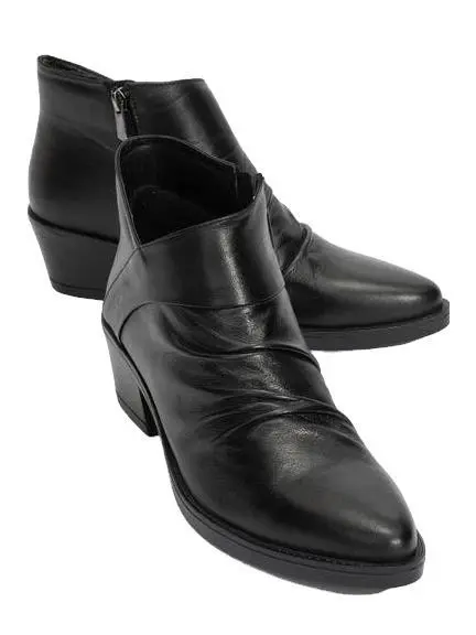 FOREVER & ALWAYS SHOES Rule Leather Chunky Boots - Black Leather