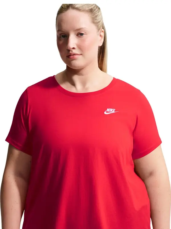Nike Sportswear Club Essentials T-shirt - Red