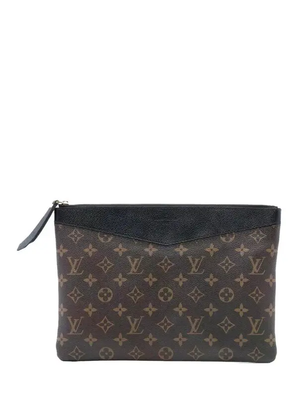 LOUIS VUITTON 2018 Monogram Daily Pouch - Brown