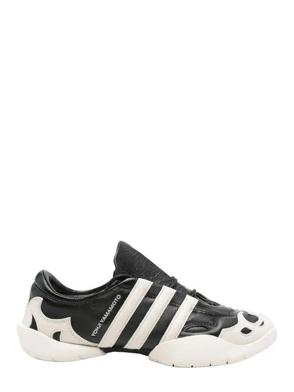 Y-3 YOHJI YAMAMOTO ADIDAS Regu 2002 Sneakers - Black