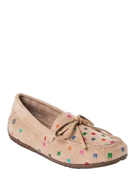 Minnetonka Moc Toe Driving Loafer - Sand With Embroidery