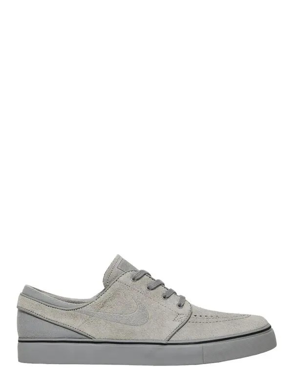 Nike Low Top Lace Up Sneakers - Grey