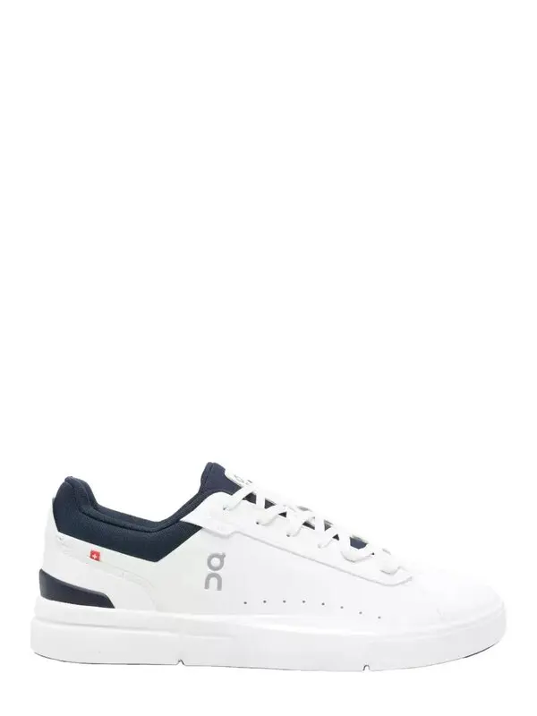 On The Roger Advantage Sneakers - White