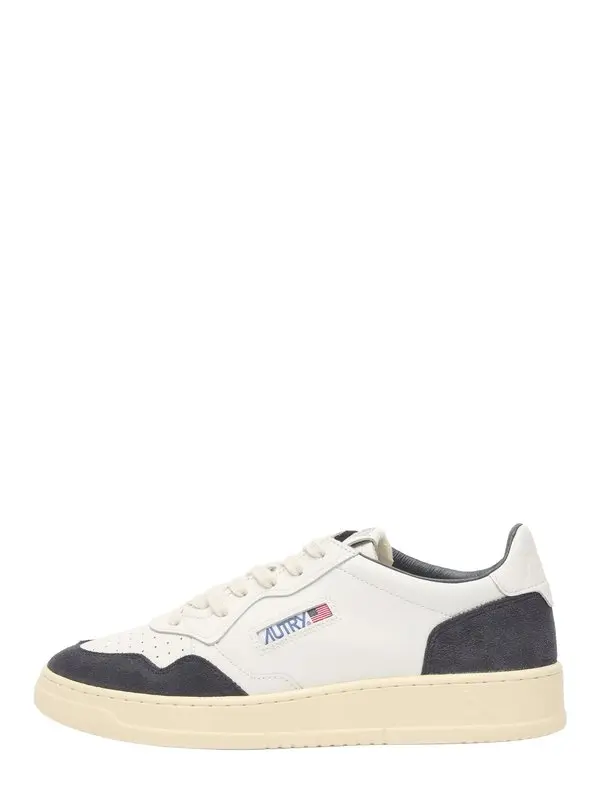 AUTRY Medalist Low Leather Suede Sneakers - Suede White/oceano