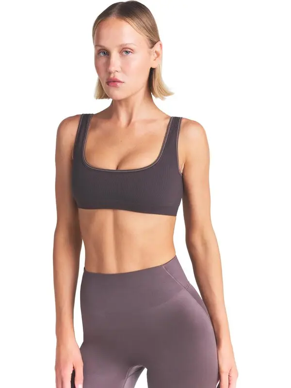 SKIMS Micro Scoop Bra | Deep Neutral | | Nike Ribbed Seamless - Phoenix