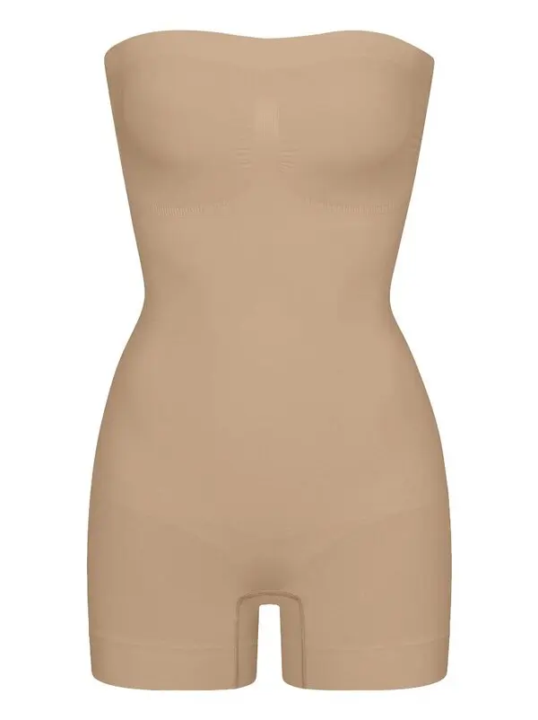 SKIMS Seamless Sculpt Strapless Shortie Body - Beige