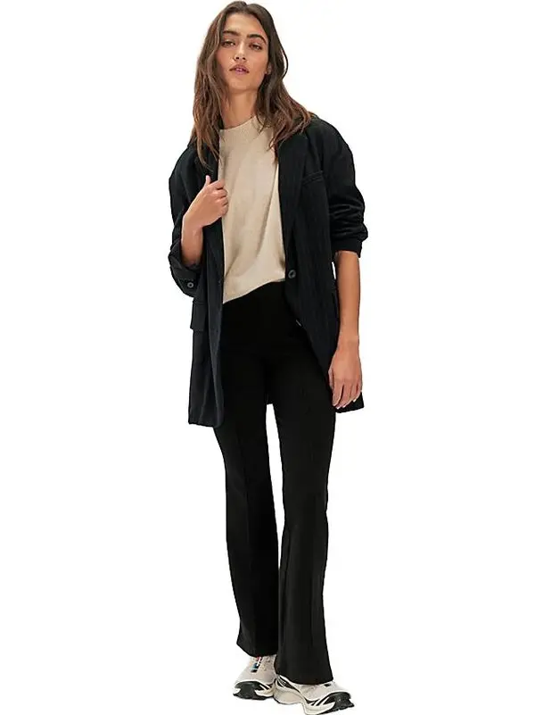 Donni. The Tall Rib Kick Flare Pants - Jet
