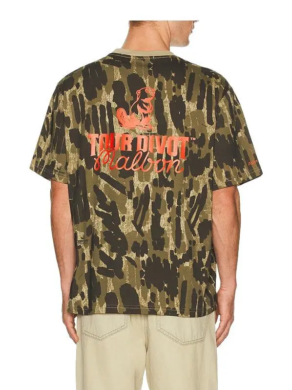 MALBON Tour Divot Bermuda Tee In Green - Bark Camo