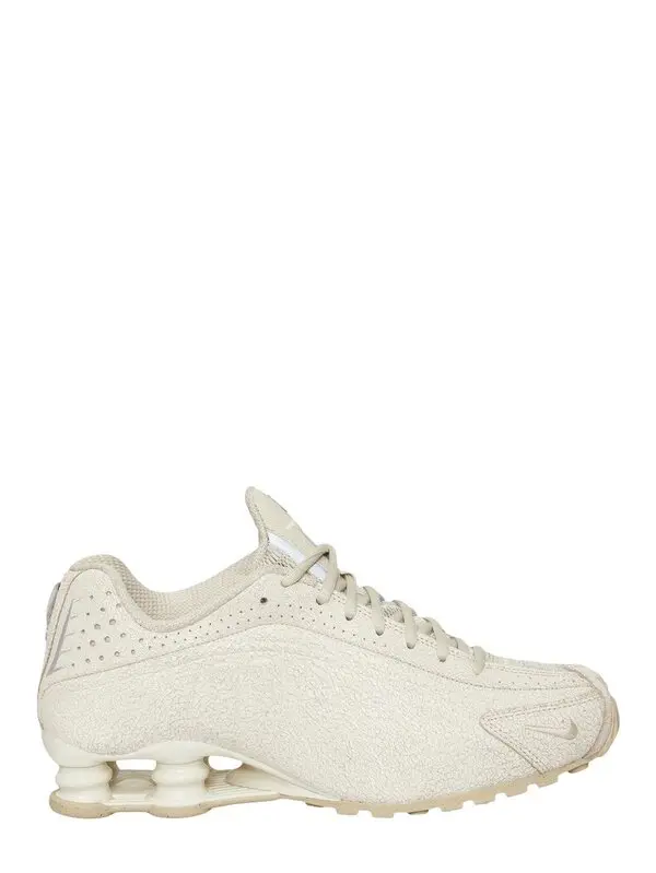 Nike Shox R4 Sneakers - Cream