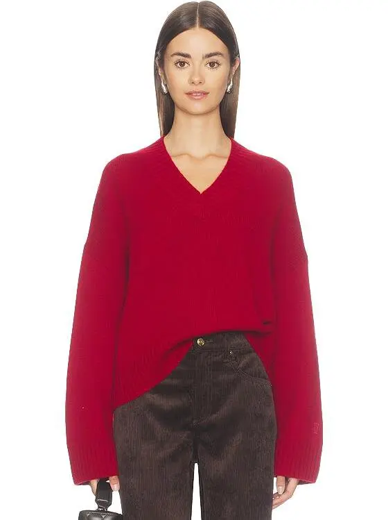 VIR VITA Filippa Cashmere V Neck Sweater In Red - Cherry