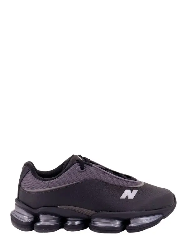 NEW BALANCE Mesh Sneakers With Contrasting Logo - Black