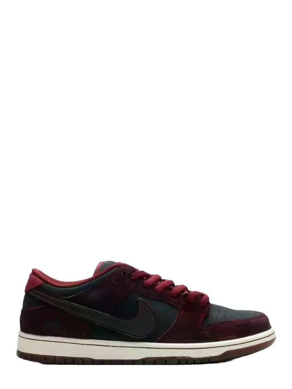 Nike Sb Dunk Low Pro X Riot Skateshop Sneakers With Specialbox - Black