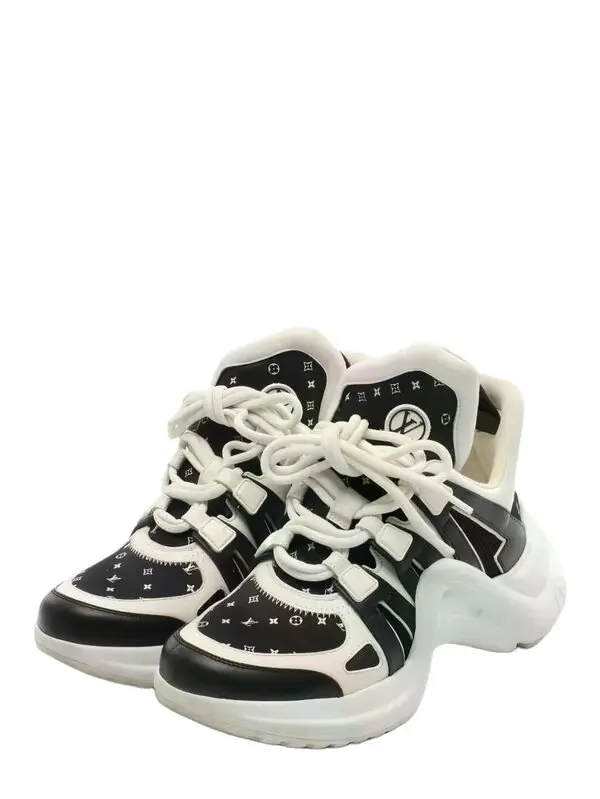 LOUIS VUITTON 2023 Arclight Line Monogram Sneakers - Black
