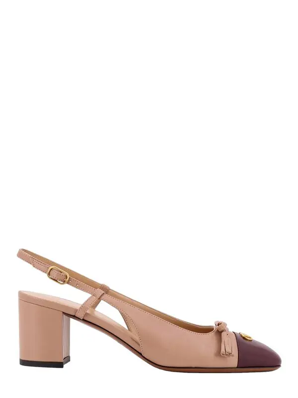 Valentino Garavani Leather Décolleté With Metal Logo - Beige