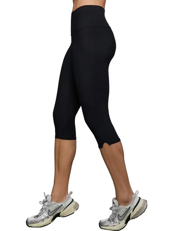 Carbon38 High Rise Capri Legging In Melt - Black
