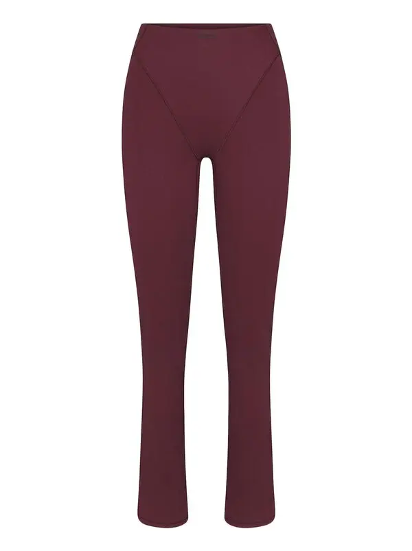 NIKESKIMS Matte High-waisted V-panel Straight Leggings 'currant - Red