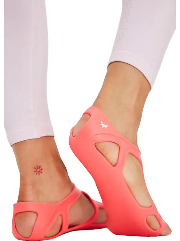 Free People Barreletics Pilates Grip Shoes - Coral