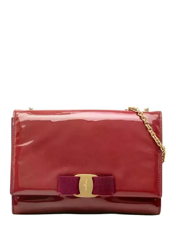 FERRAGAMO 2010-2025 Patent Vara Bow Chain Crossbody Bag - Red