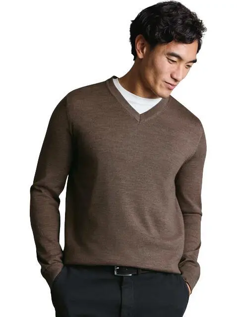 CHARLES TYRWHITT Merino Wool V-neck Sweater - Mocha