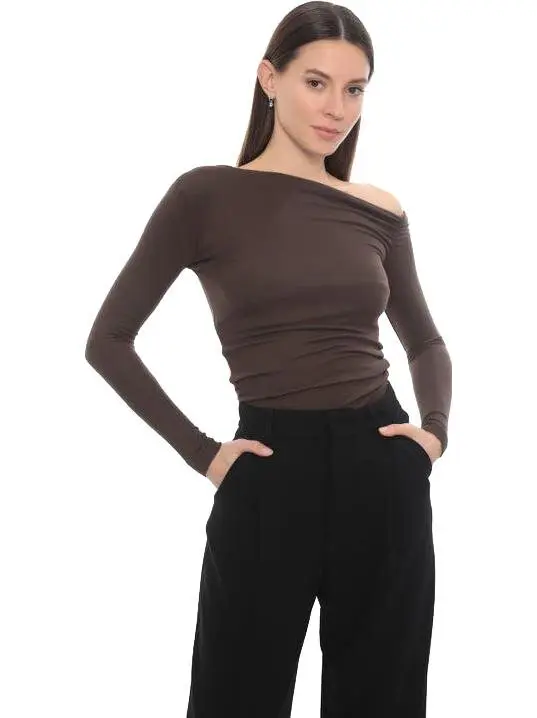MONLICIA Asymmetric Off-shoulder Top - Brown