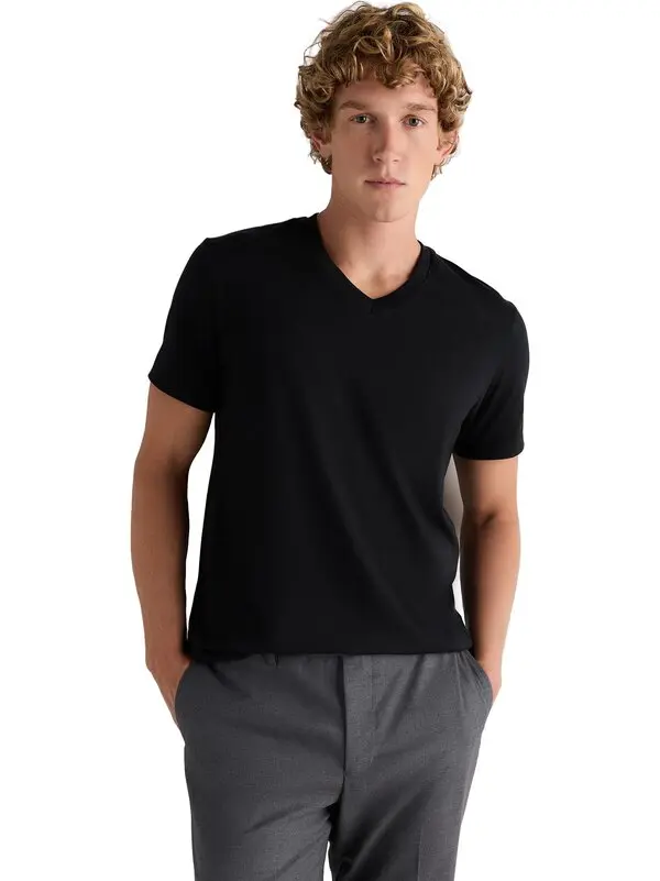 Quince 100% Pima Cotton Luxe Touch V-neck T-shirt - Bold Black