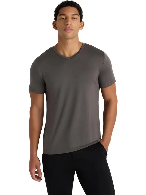 Quince 100% Merino Wool All-season V-neck Base Layer T-shirt - Charcoal