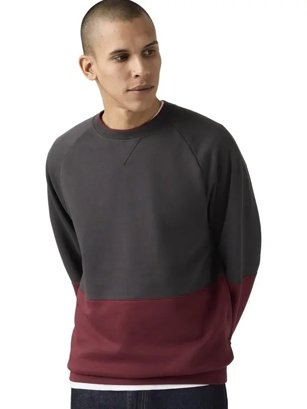 LEVI'S Red Tab Crewneck Sweatshirt - Joey Tawny Port