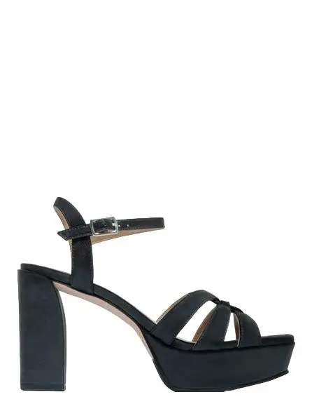 Bernardo Vittoria Platform Sandal - Black