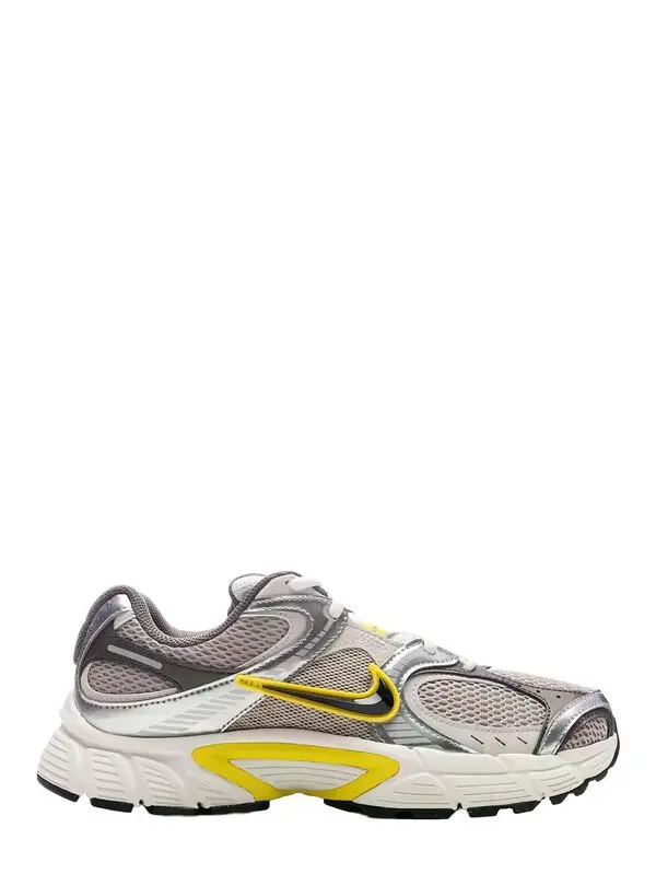 Nike V5 Runner Low-top Sneakers - Grey