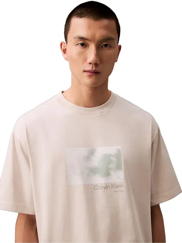 Calvin Klein Faded Flower Graphic Relaxed Crewneck T-shirt - Chalk