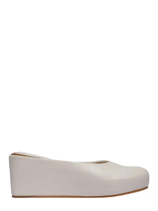 Bernardo Vivi Wedge - Almond Flower