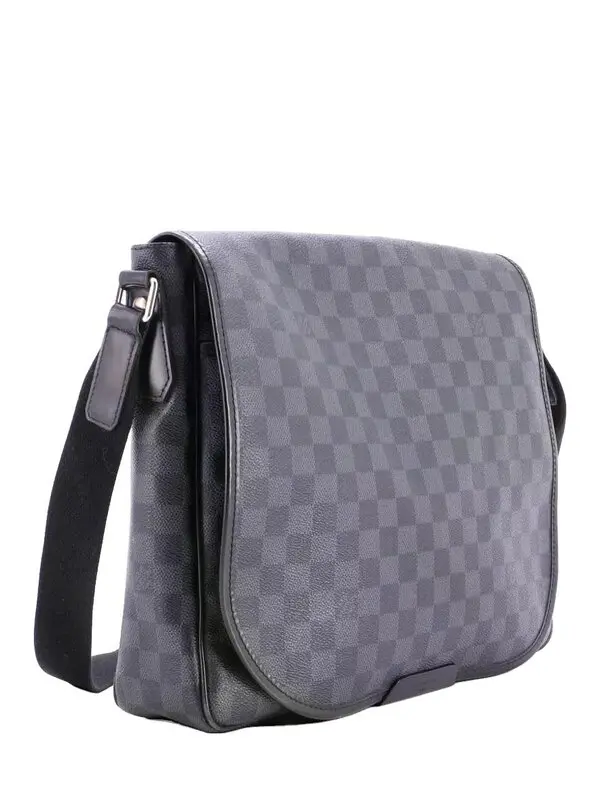 LOUIS VUITTON Damier Graphite Mm Daniel Messenger Bag - Black