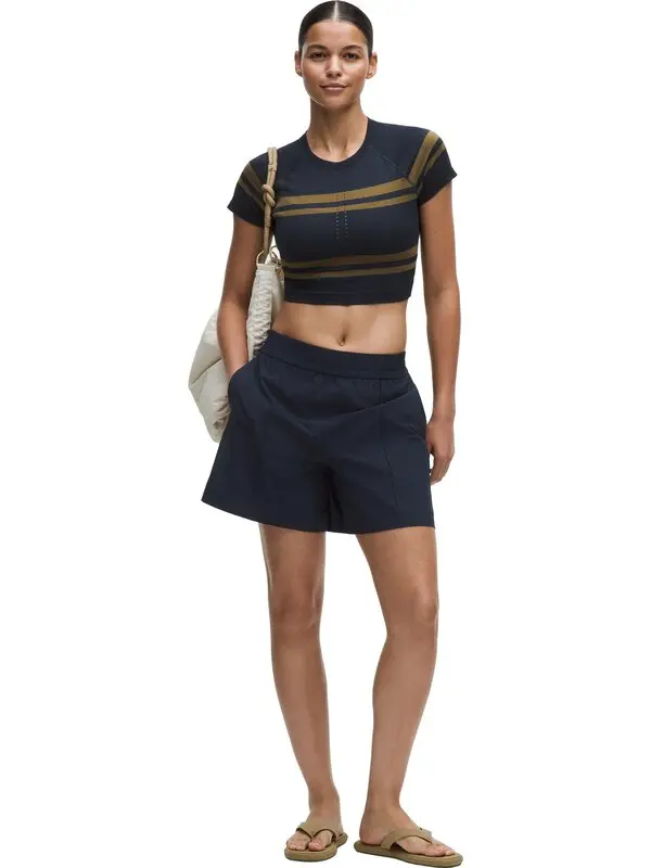 Lululemon Breezily Mid-rise Short 6 - True Navy
