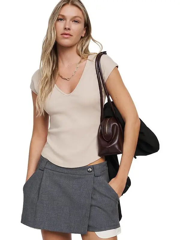 Maeve Betty V-neck Baby Muscle T-shirt - Neutral