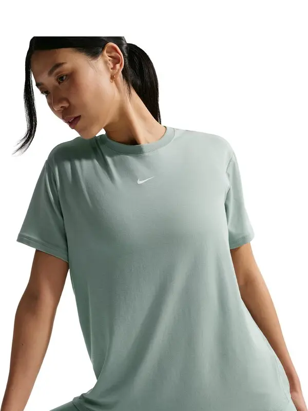 Nike Relaxed Dri-fit Short-sleeve Top - Green