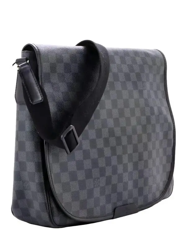 LOUIS VUITTON Daniel Messenger Bag Damier Graphite Gm - Black