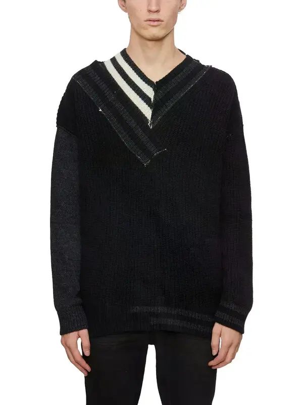 Isabel Benenato Striped V-neck Sweater - Black