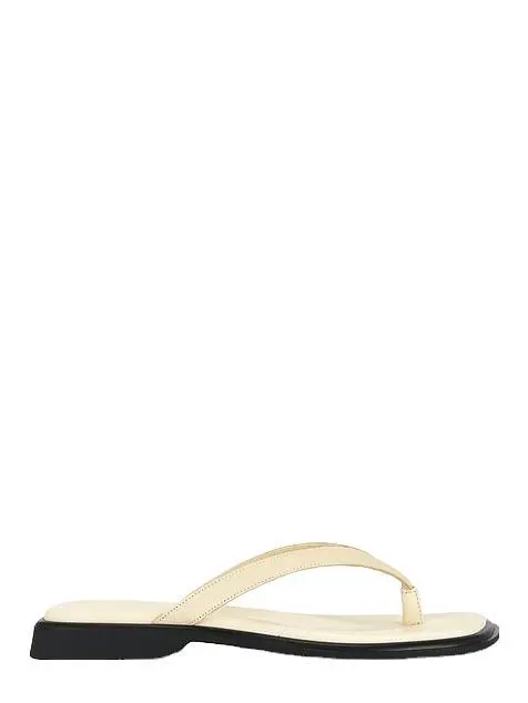 VAGABOND SHOEMAKERS Izzy Sandal - Off White