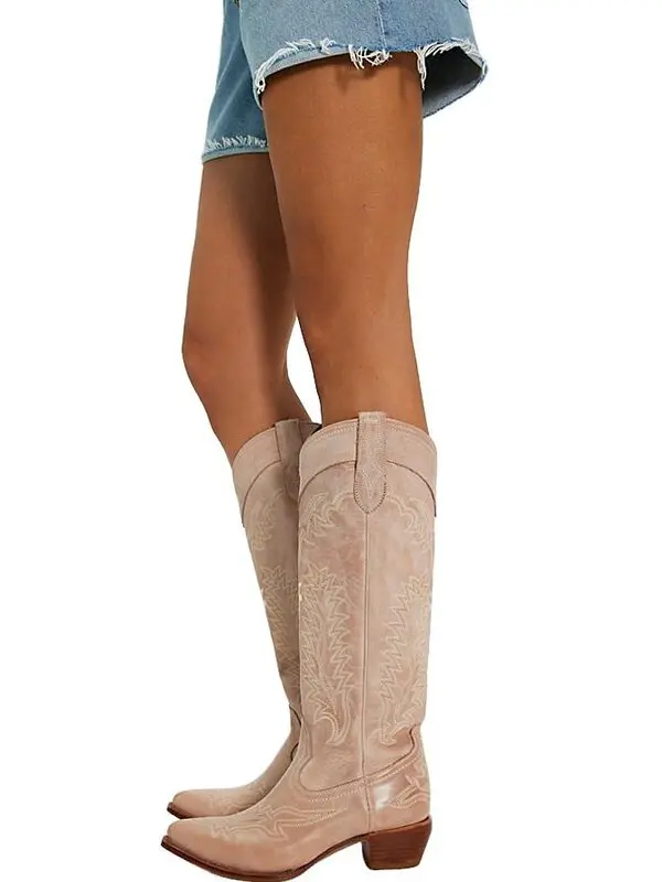 THE FRYE COMPANY Sacha Feather Deco Boots - Rosa