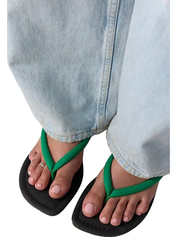 Seychelles Trackside Thong Heels - Green Vegan Leather