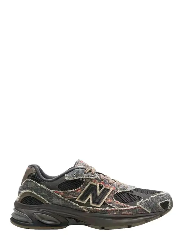 NEW BALANCE Distressed Low Top Sneakers - Grey