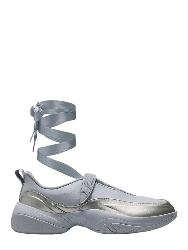 JORDAN Wmns Pointe Sneakers - Silver