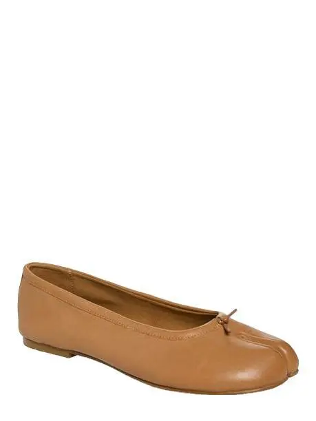 Steve Madden Calico Split Toe Ballet Flat - Tan Leather
