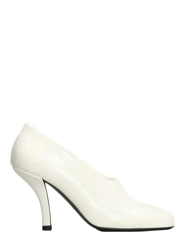 TOTEME Contour Polished Leather Pumps - Neutrals