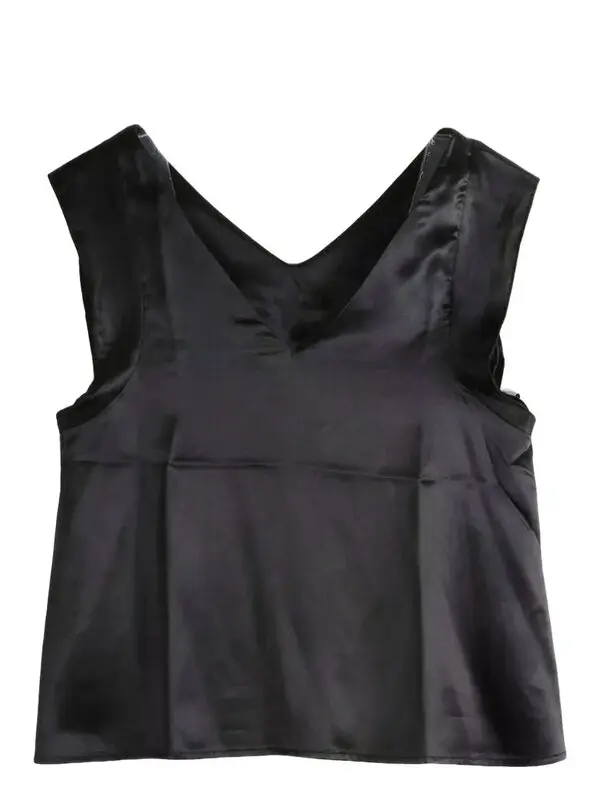 BASERANGE V-neck Top - Black