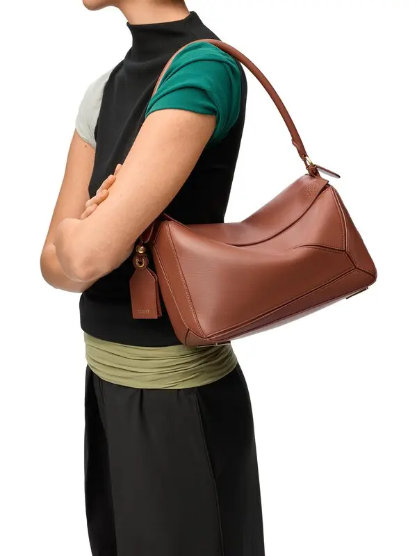 Loewe Medium Featherlight Puzzle Bag In Nappa Lambskin - Pecan