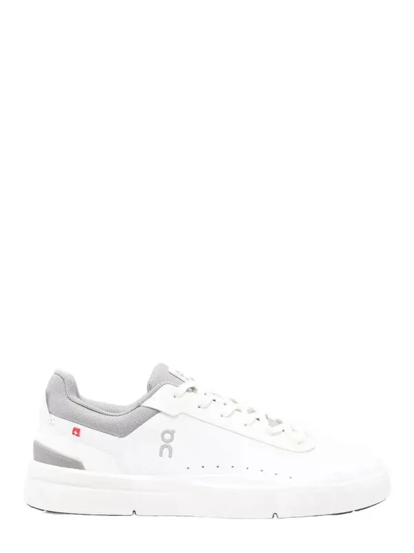 On The Roger Advantage Sneakers - White
